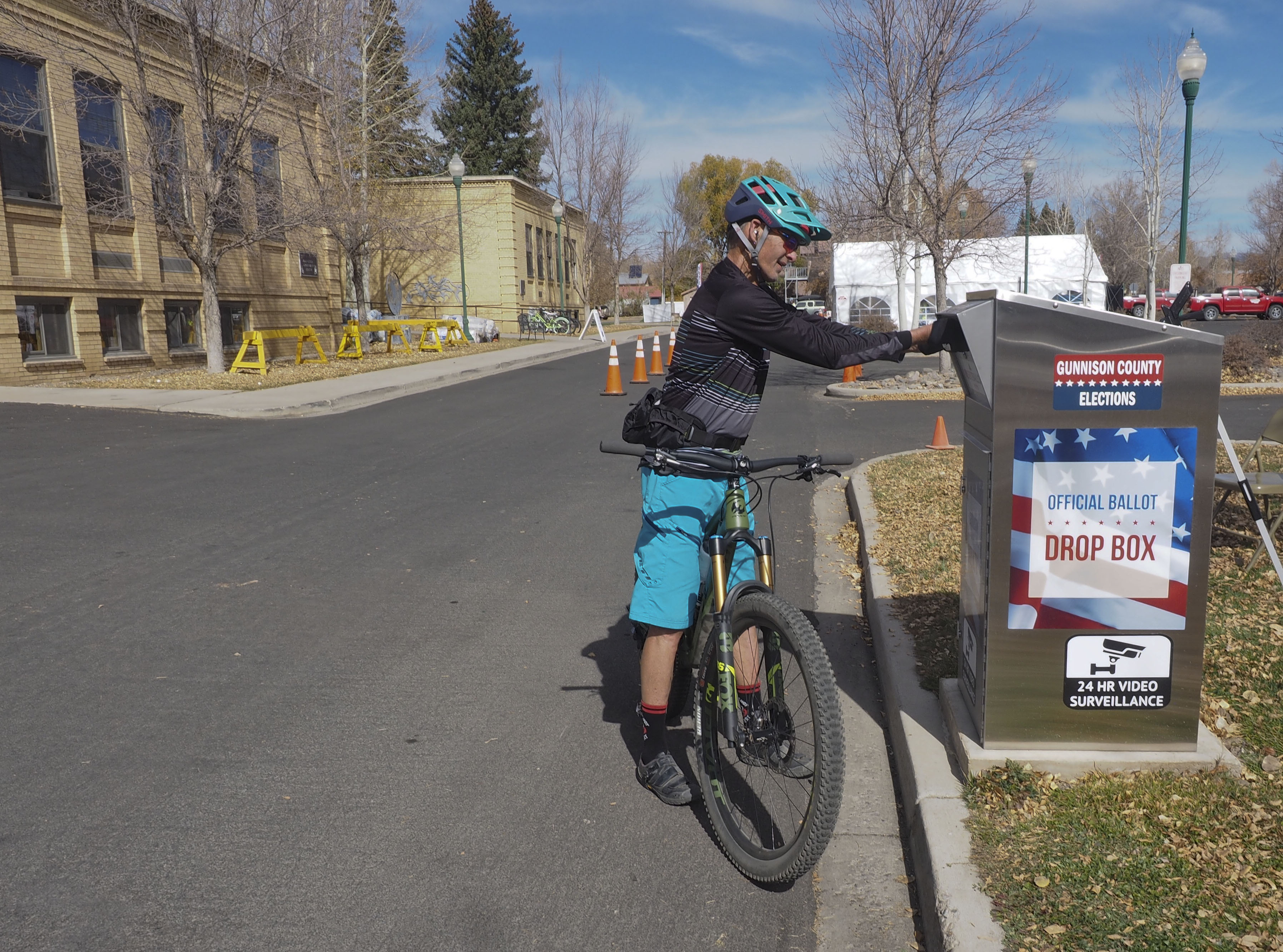 Colorado’s surging early-vote turnout is a strong sign for Democrats ...