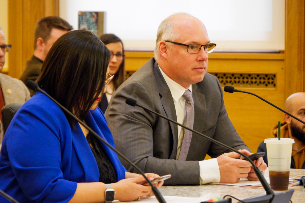 Democrats dominate campaign fundraising and spend big to build majority ...