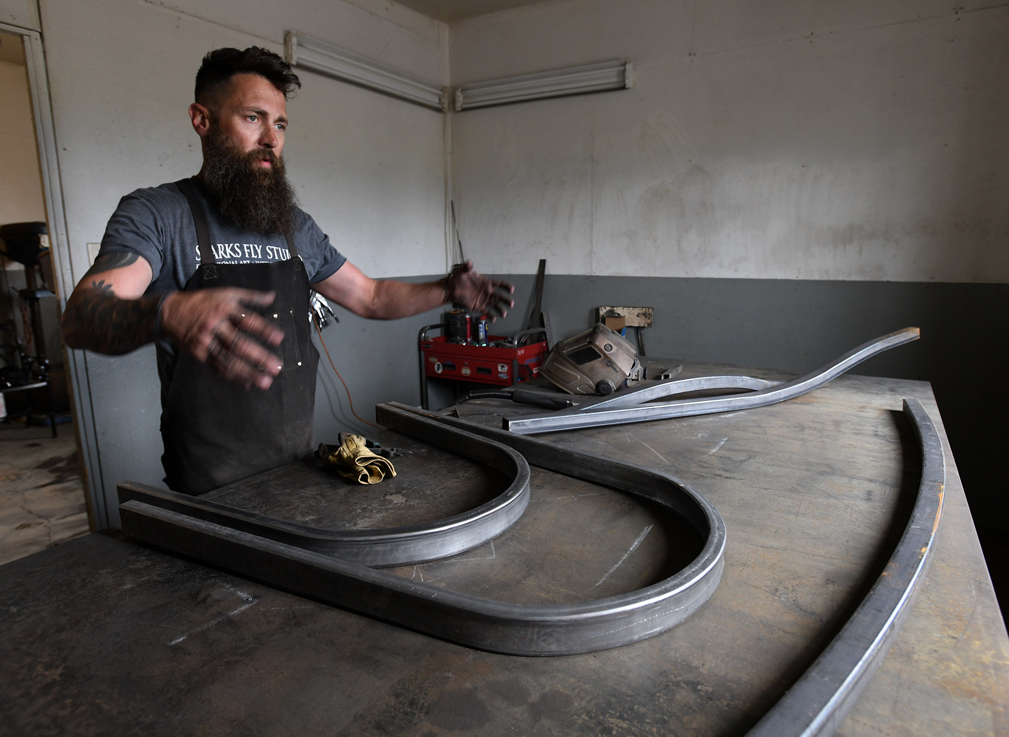 A sculpture will pay tribute to the murdered reading man of Grand Junction