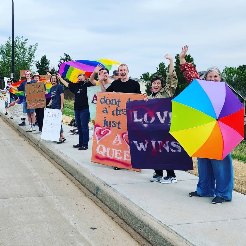 Highlands Ranch's first drag show draws protest, counterprotest - The ...