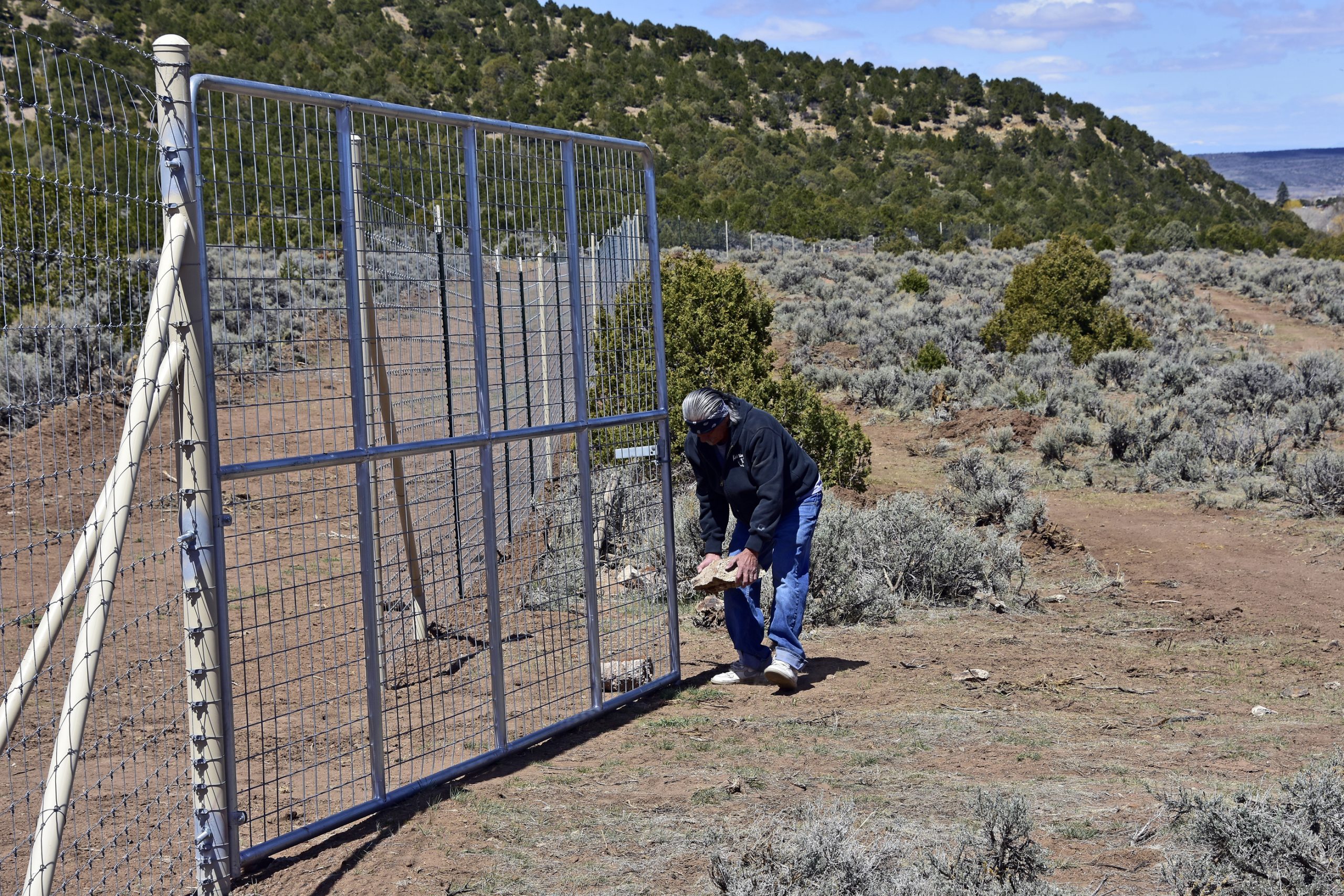 Colorado AG steps into battle over billionaire's fence in San Luis Valley